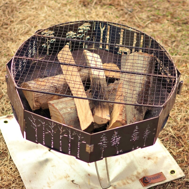 コールマンのファイアーディスクにジャストフィットする風防「KOMOREび」販売開始 – キャンプクエスト